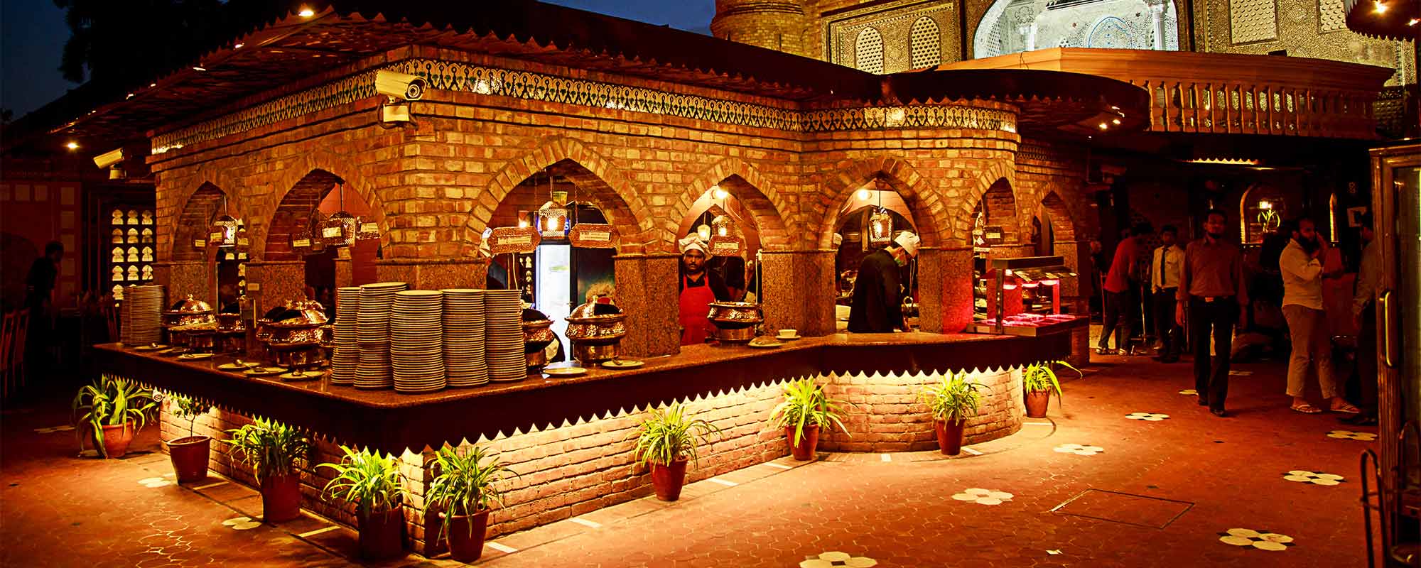 10 Places To Visit for Dinner Buffet in Karachi: Price & Menu