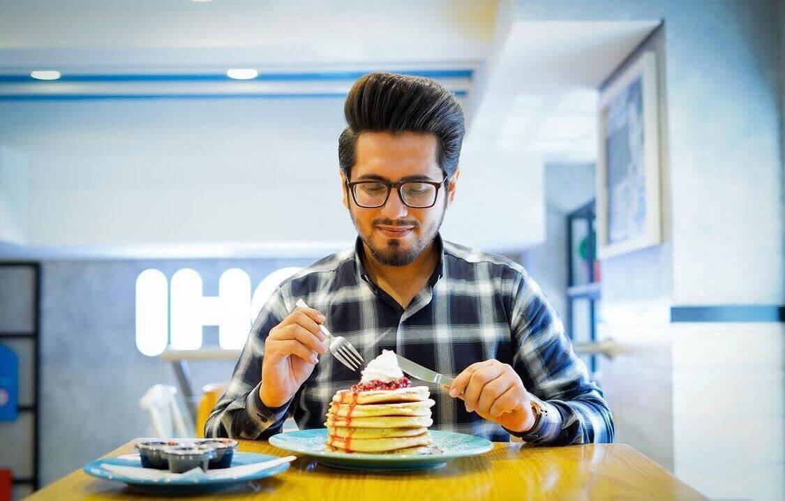 15 Male & Female Food Bloggers in Pakistan on Instagram - 2023