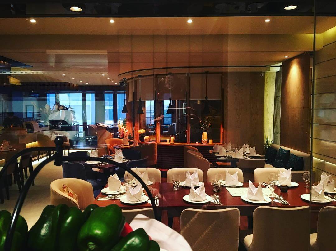 15 Best Restaurants in Lahore With Best Food & Ambiance