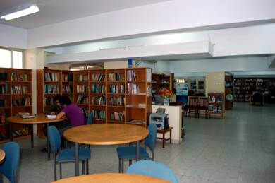 10 Public Libraries in Karachi: Timings & Details