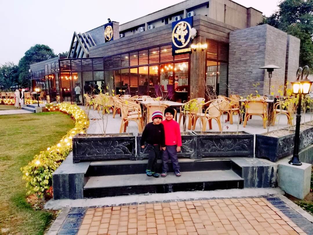 20 BEST Places For Iftar Buffet in Lahore: Menus & Prices