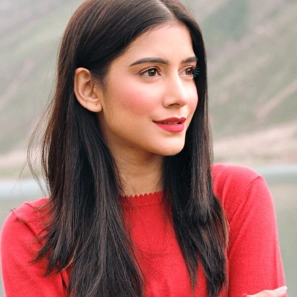 Top 15 Female Fashion Influencers/Bloggers in Pakistan - 2023