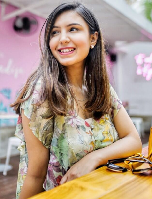 Top 15 Female Fashion Influencers/Bloggers in Pakistan - 2023