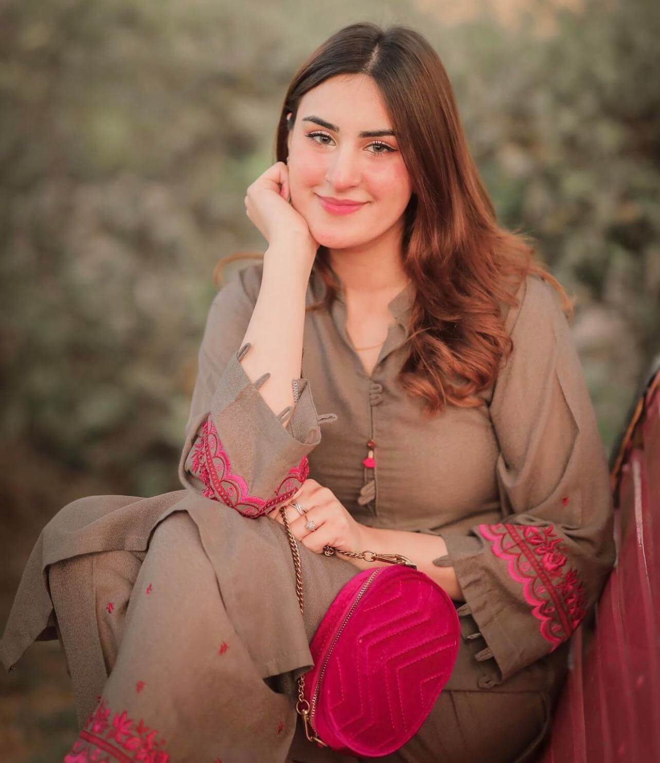 Top 15 Female Fashion Influencers/Bloggers in Pakistan - 2023
