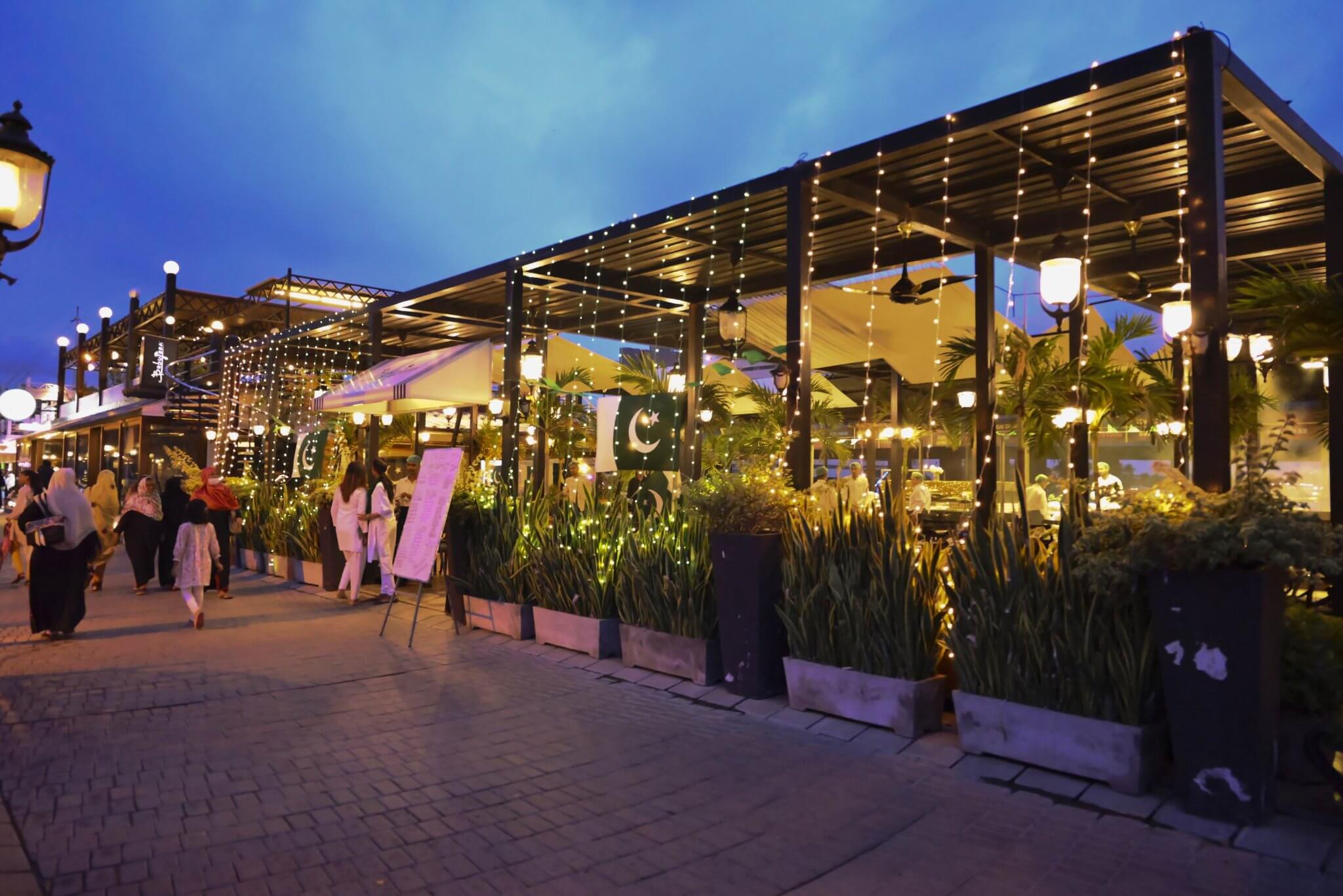 10 Places To Visit for Dinner Buffet in Karachi: Price & Menu