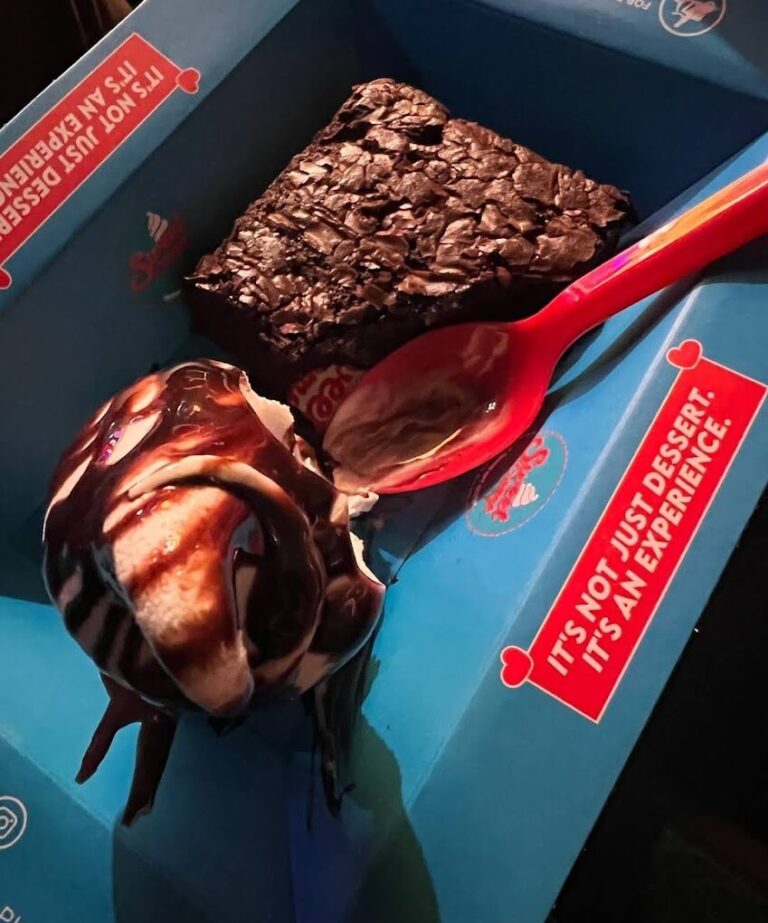 A Complete Guide to Sweet Crème Lahore - Menu, Prices & More