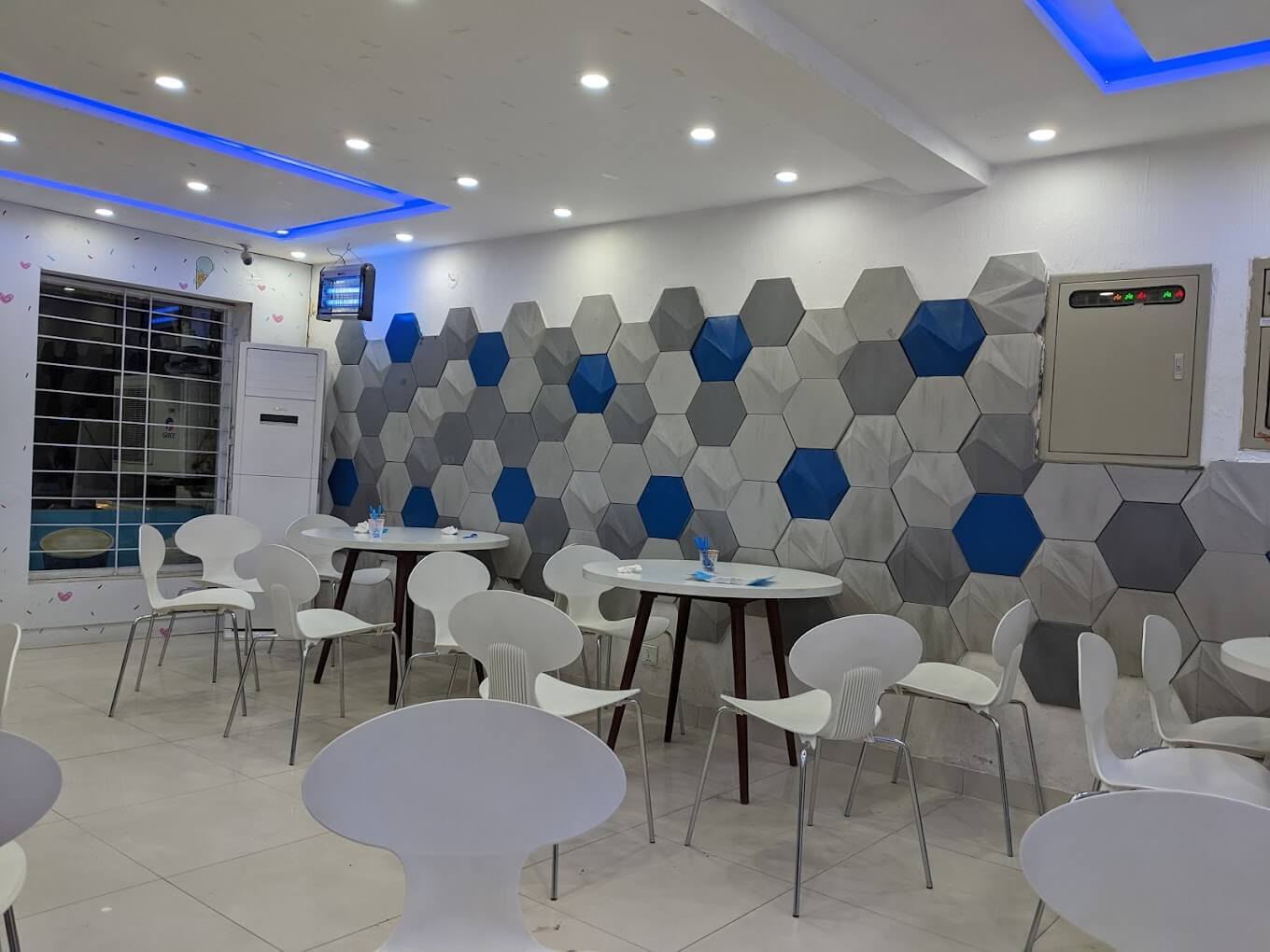 A Complete Guide to Sweet Crème Lahore - Menu, Prices & More