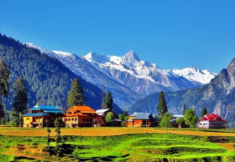 Top 12 Best Places to Visit In Kashmir - Detailed Information